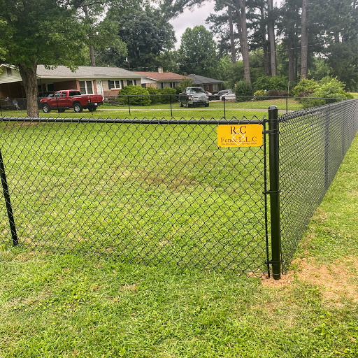 Top Chain link fences in North Carolina | Updated July 2024 | FenceLoc